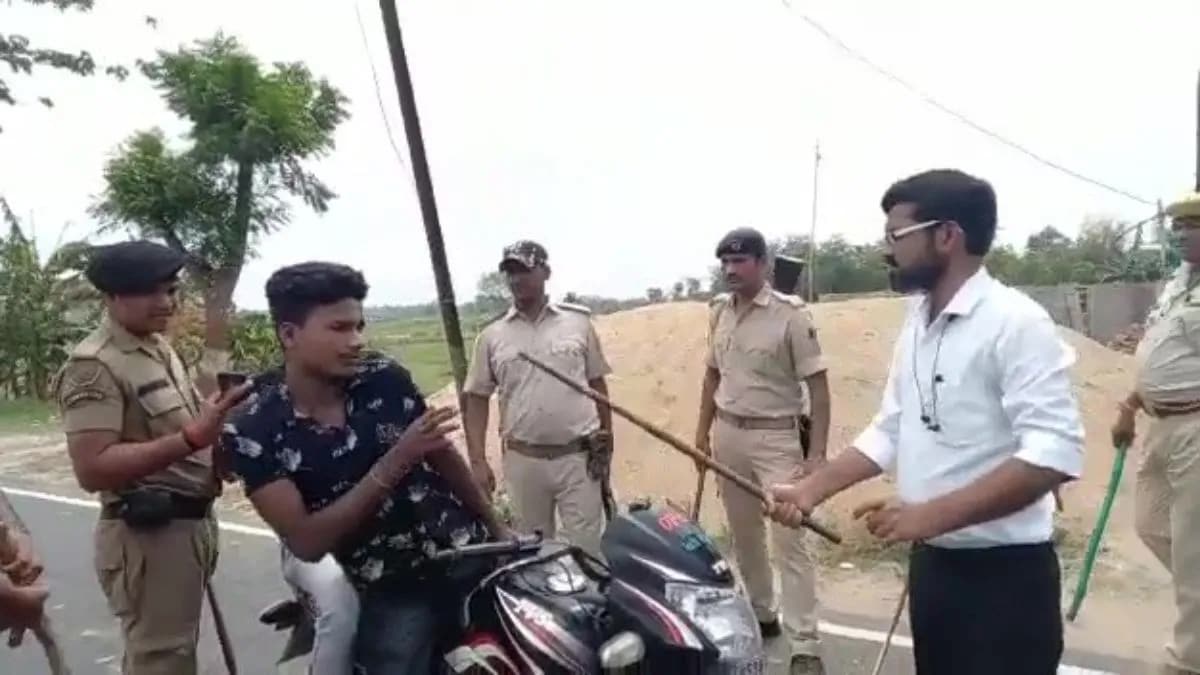Viral Video of Marhowrah SDM hitting youths with stick Bihar