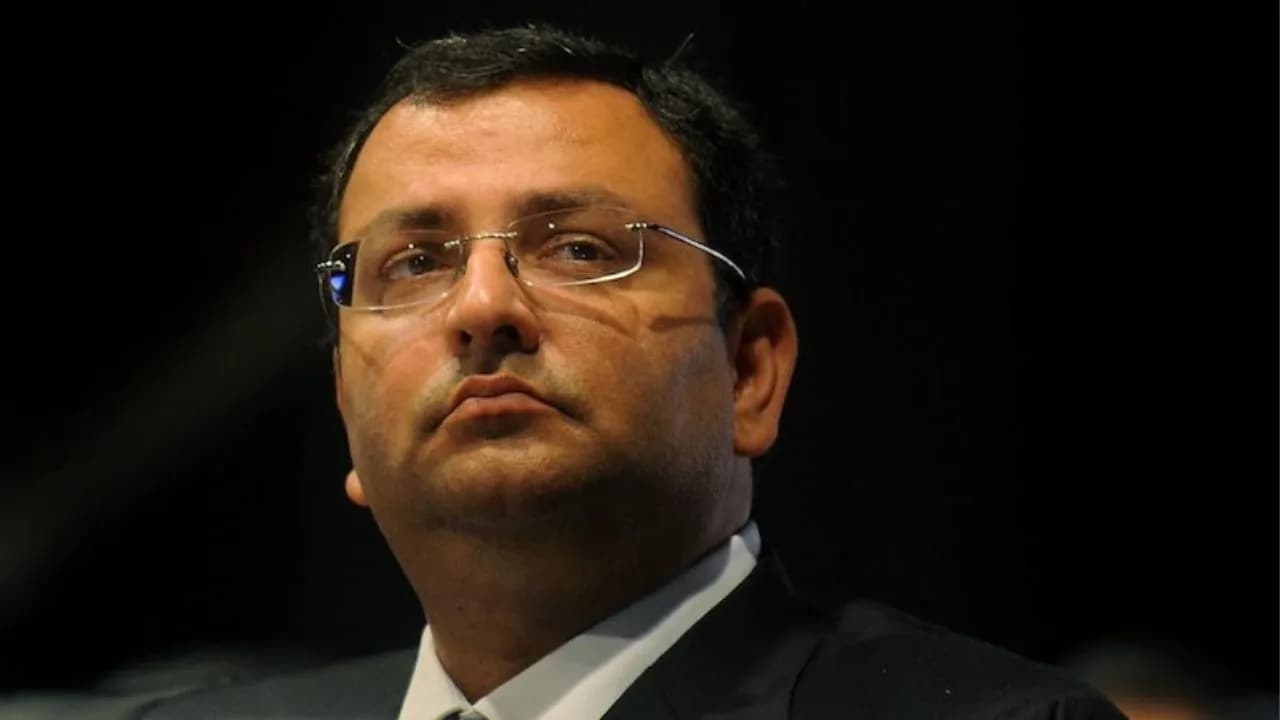 how did Cyrus Mistry died in accident when he was sitting on rear seat